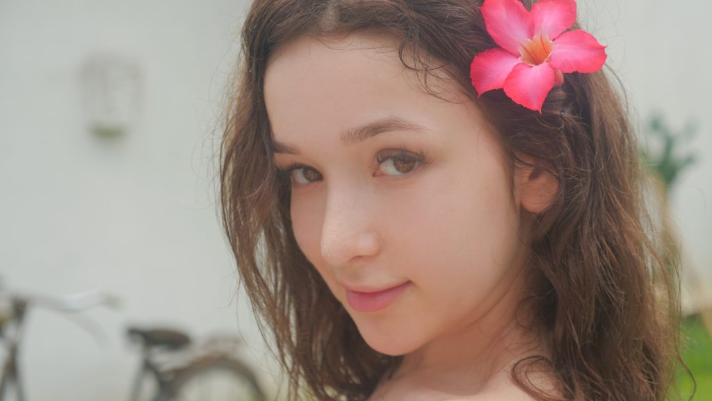 Ellie Leen: Model, Actress, and Social Media Influencer from Amsterdam ...