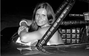Barbara Roufs: The Iconic Drag Racing Trophy Girl of the 1970s - Vibro ...
